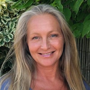 Holly Simmonds | Qualified & Experienced Counsellor | The Wave Clinic